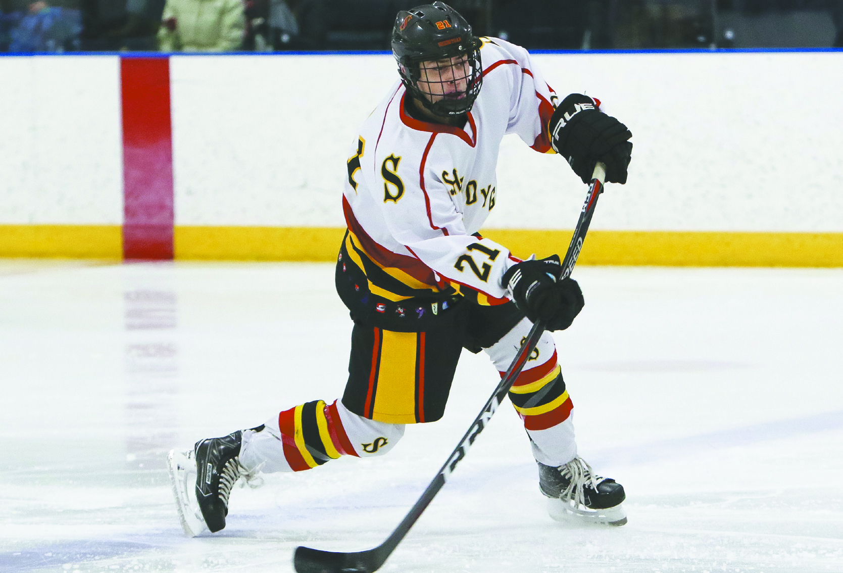 Red Raiders’ hockey season winding down – The Beacon